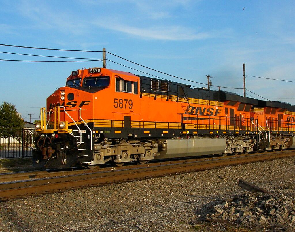 BNSF 5879